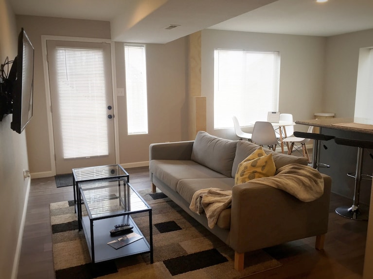 Private Executive Suite #2 - Large One Bedroom - Colorado