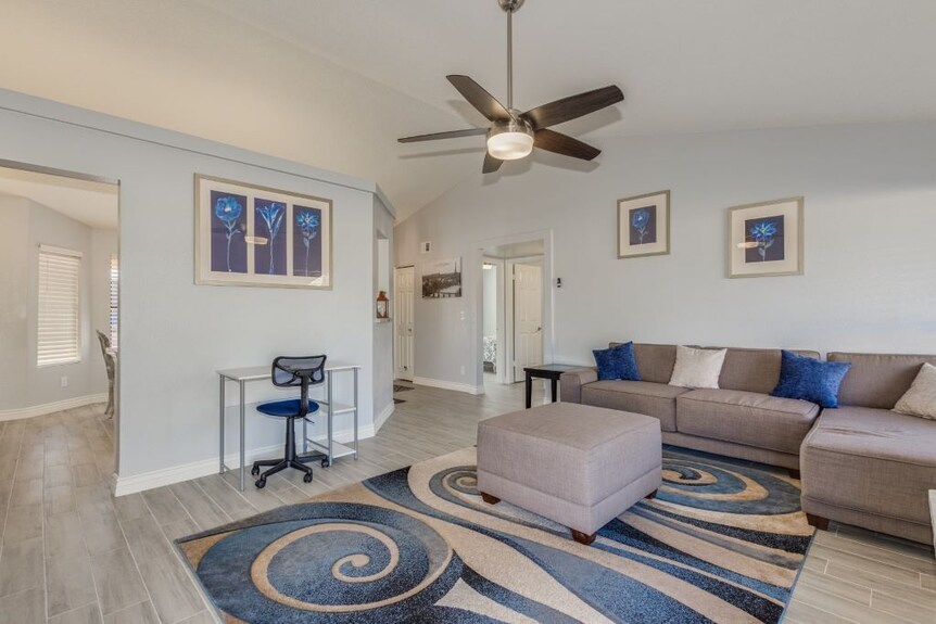 Beautiful Remodeled Home To Enjoy Your Stay. - Phoenix, AZ