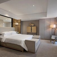 Suíte executiva | Frigobar, escrivaninha, cortinas blackout, quartos à prova de som