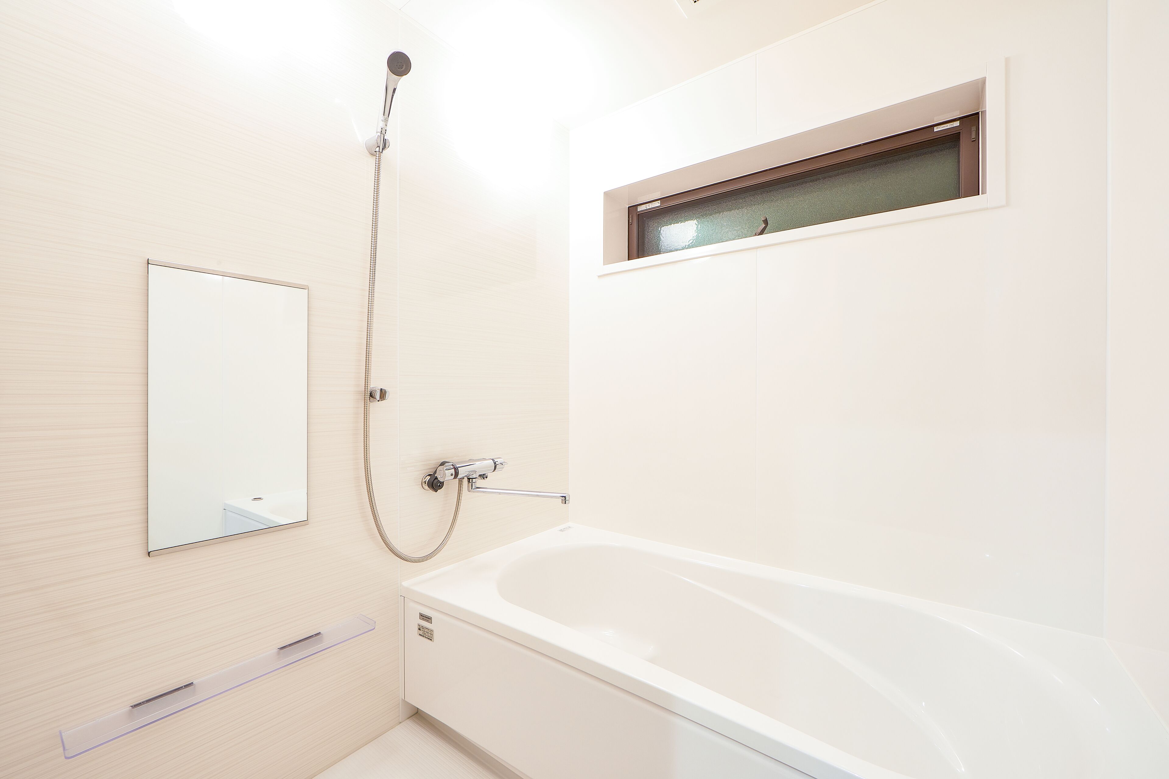 Villa, 2 quartos | Casa de banho | Uma combinação polibã/banheira, um secador de cabelo, chinelos, um bidé 