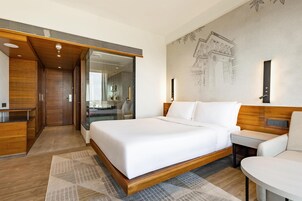 Quarto superior | Individualmente decorados, escrivaninha, roupa de cama