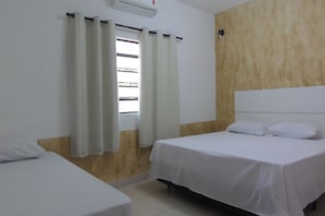 Quarto Triplo Superior, várias camas | Wi-fi grátis, roupa de cama fornecida 