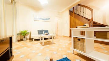 Apartamento, 3 quartos | Área de estar | TV LCD