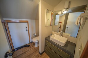 Apartamento Signature em Condomínio Fechado, 2 quartos, lareira (Quicksilver 1626) | Casa de banho | Uma combinação polibã/banheira, um secador de cabelo 