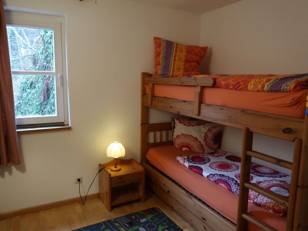 Wunderbares Ferienhaus Für 6 Gäste Mit W-lan, Tv, Balkon, Haustiere Erlaubt Und Parkplatz - Hornberg