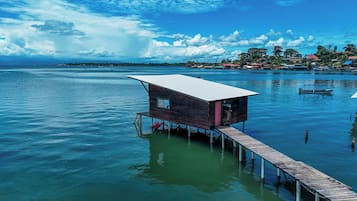 Bungalow Deluxe, várias camas, varanda, vista para o oceano (Overwater) | 1 quarto, lençóis de algodão egípcio, roupa de alta qualidade