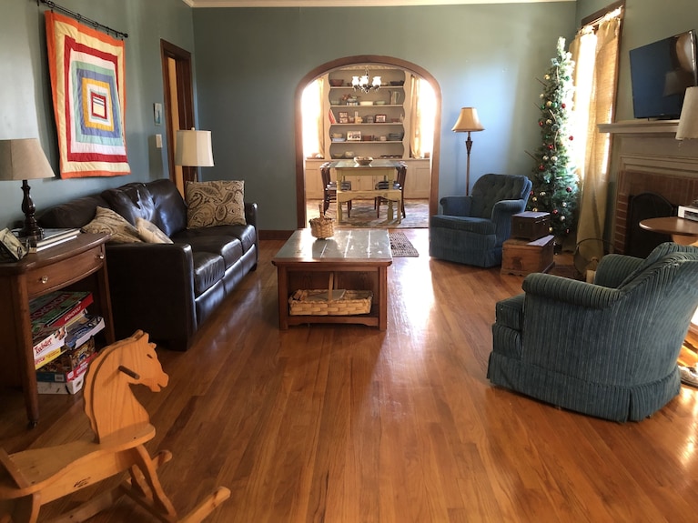 Lamplight Cottage, Easy Walk To Main Street! - Starkville, MS