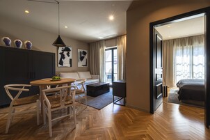 Frigobar, cofres nos quartos, individualmente mobiliados