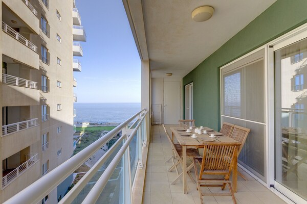 Luxury Apt With Side Sea Views & Pool, Top Location - Valletta, Malta