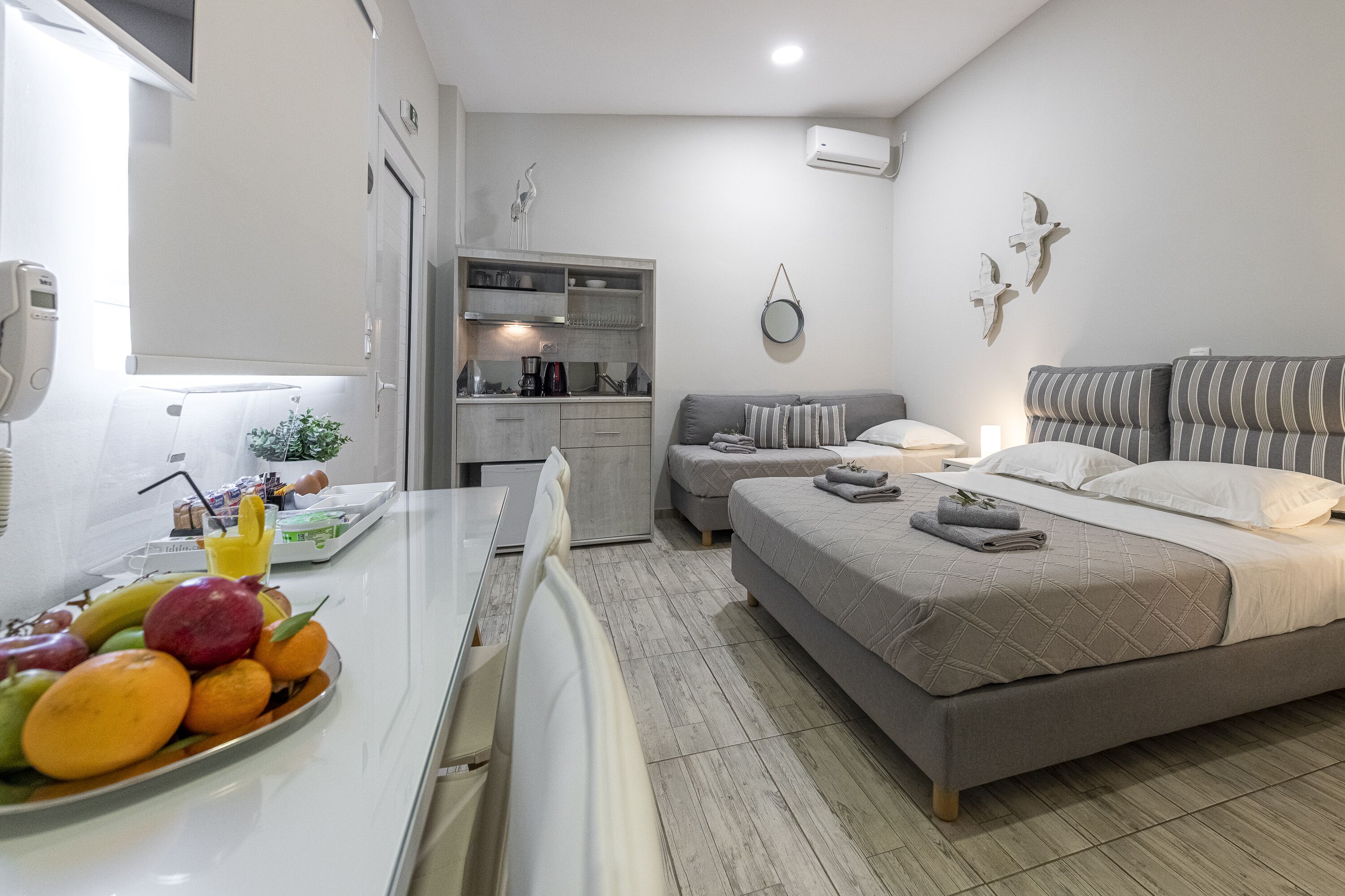 Deluxe Triple Room with Jetted Shower | Lençóis de algodão egípcio, roupa de alta qualidade, edredões de penas 