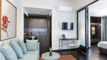 Suíte luxo, vista para a cidade | 1 quarto, roupas de cama antialérgicas, cofres nos quartos
