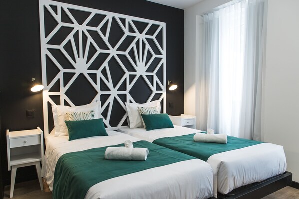 Quarto duplo | Cofres nos quartos, quartos à prova de som, Wi-Fi de cortesia