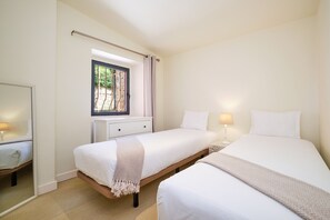 Apartamento Standard, 2 quartos | 1 quarto, roupa hipoalergénica, secretária, quartos insonorizados 