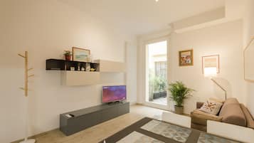 Apartamento, 1 quarto | Área de estar | TV de tela plana