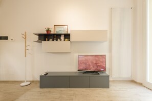 Apartamento, 1 quarto | Televisão