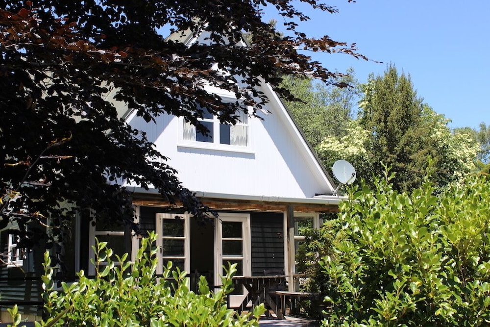 Summer And Winter Retreat
3 Bedrooms - 2 Bathrooms - Lake Taupo