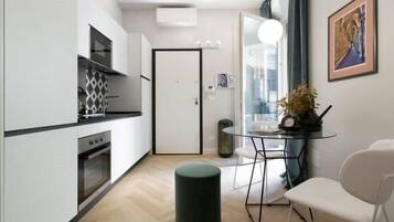 Apartamento, 1 quarto | Sala de estar | TV de ecrã plano