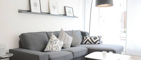 Apartamento, 1 quarto, varanda | Sala de estar | Televisor LED