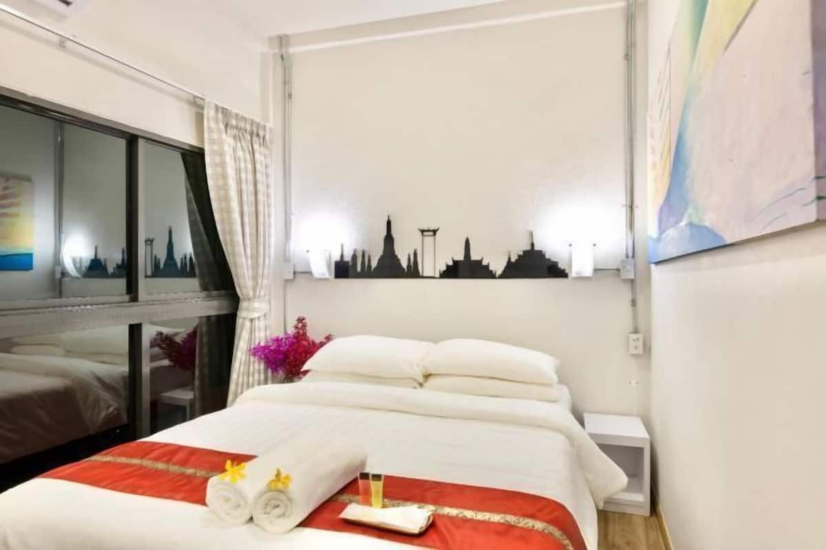 Cortinas/cortinados opacos, Wi-fi grátis, roupa de cama fornecida