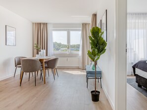 One-Bedroom Suite XL with terrace | Sala de estar | Televisor de ecrã plano de 40 polegadas com canais por cabo, Smart TV 