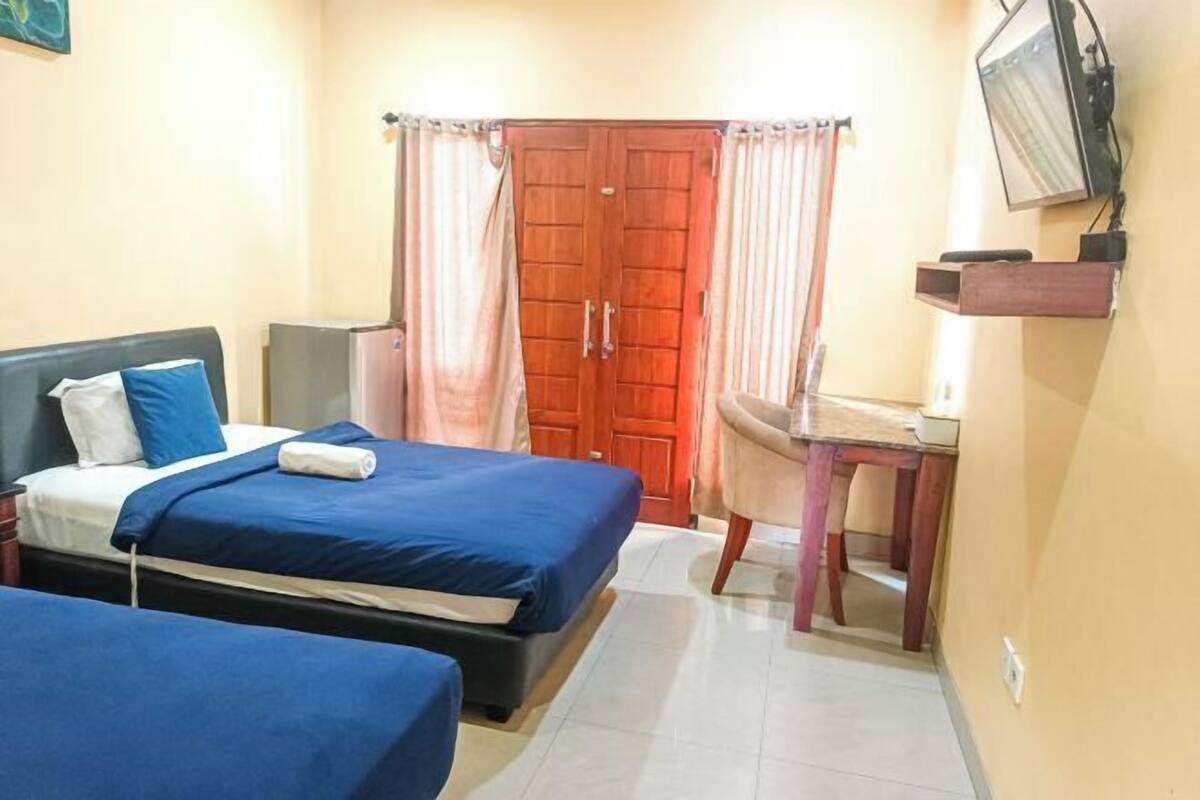 Minibar, cofre no quarto, secretária, camas desdobráveis