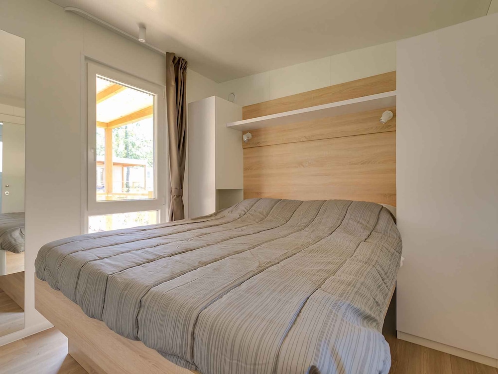 Maison Mobile Avec Terrasse Au Bord De La Piscine - Umag