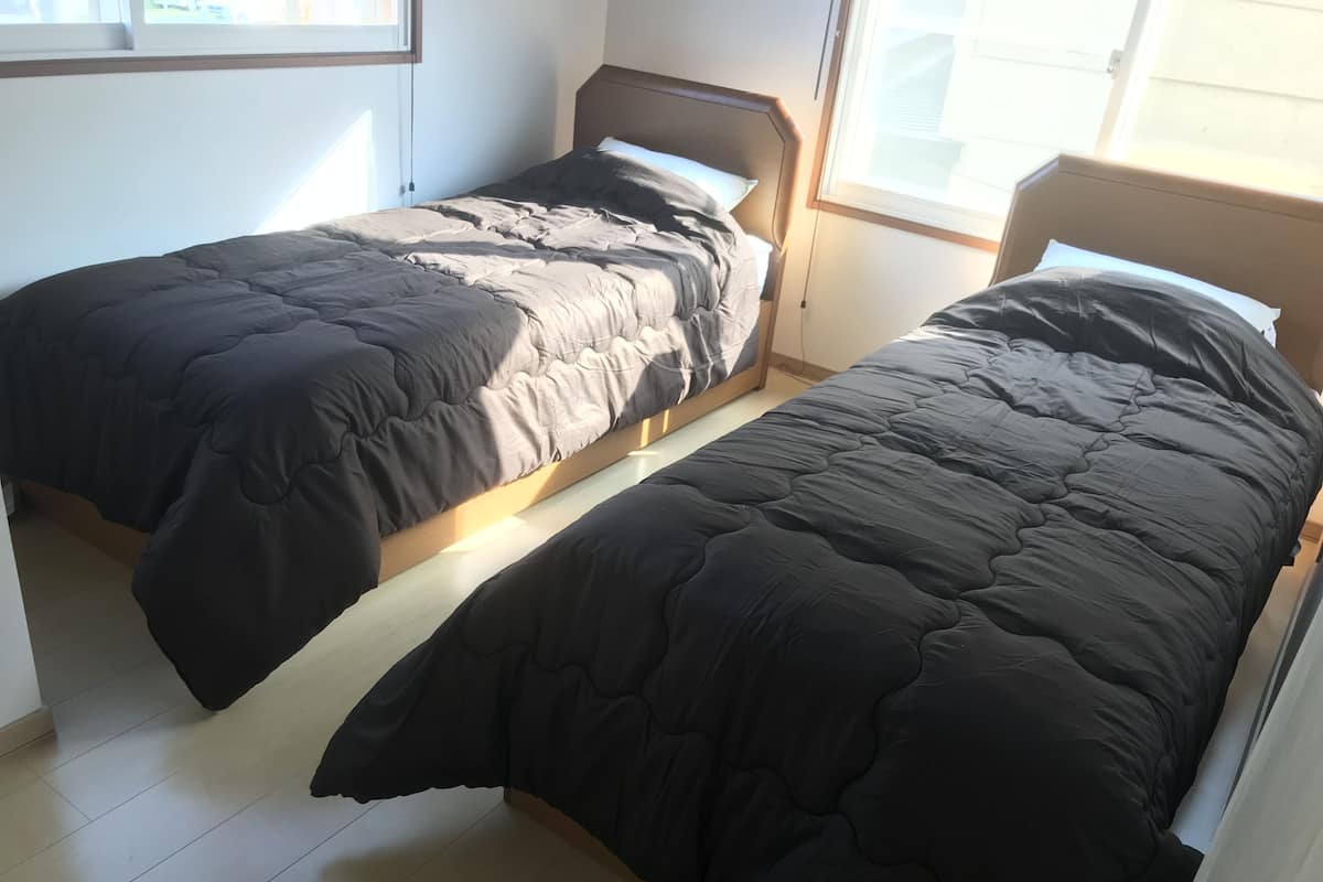 Quarto Twin Standard | Cofre no quarto, Wi-fi grátis