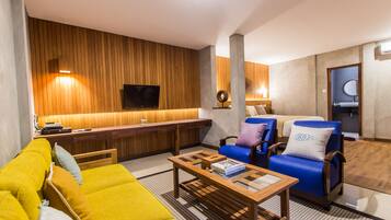 Villa, 3 quartos, piscina privativa | Sala | TV de ecrã plano