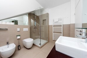 Apartamento superluxo | Banheiro | Toalhas de banho 