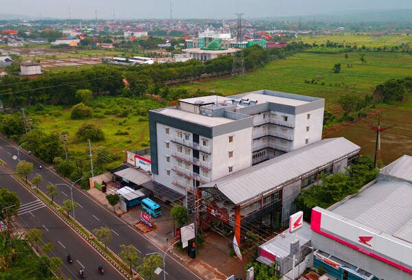 De La Charis Hotel By Waringin Hospitality - Tuban