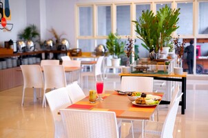 Pequenos-almoços, almoços e jantares servidos 