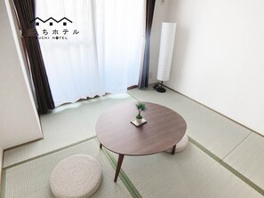 Apartamento, 3 quartos, não fumadores, varanda (402) | Secretária adequada para computadores portáteis, ferro/tábua de engomar 