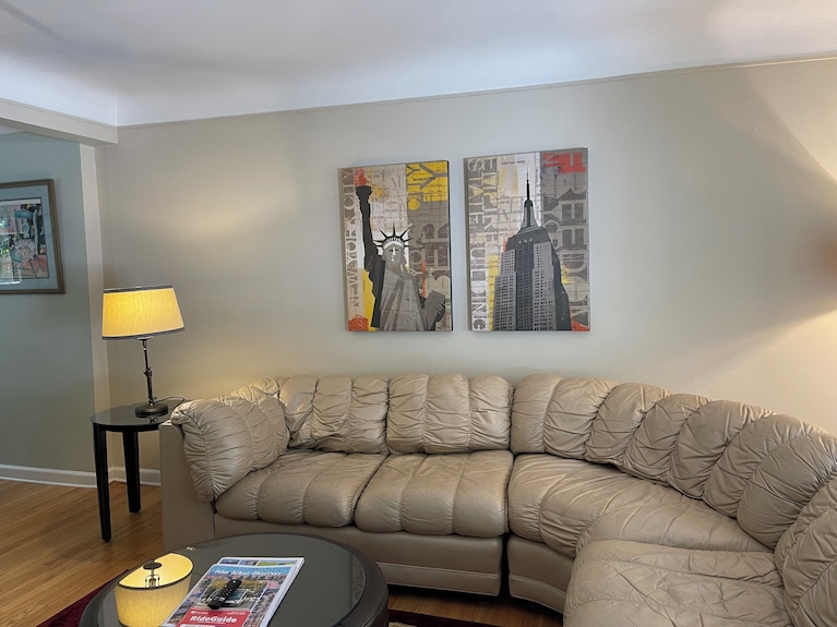 The Little Big Housea2s Premiere Townhouse 9 Houses From The Big House - アナーバー, MI