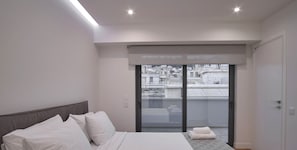 Apartamento luxo | Roupas de cama antialérgicas, escrivaninha