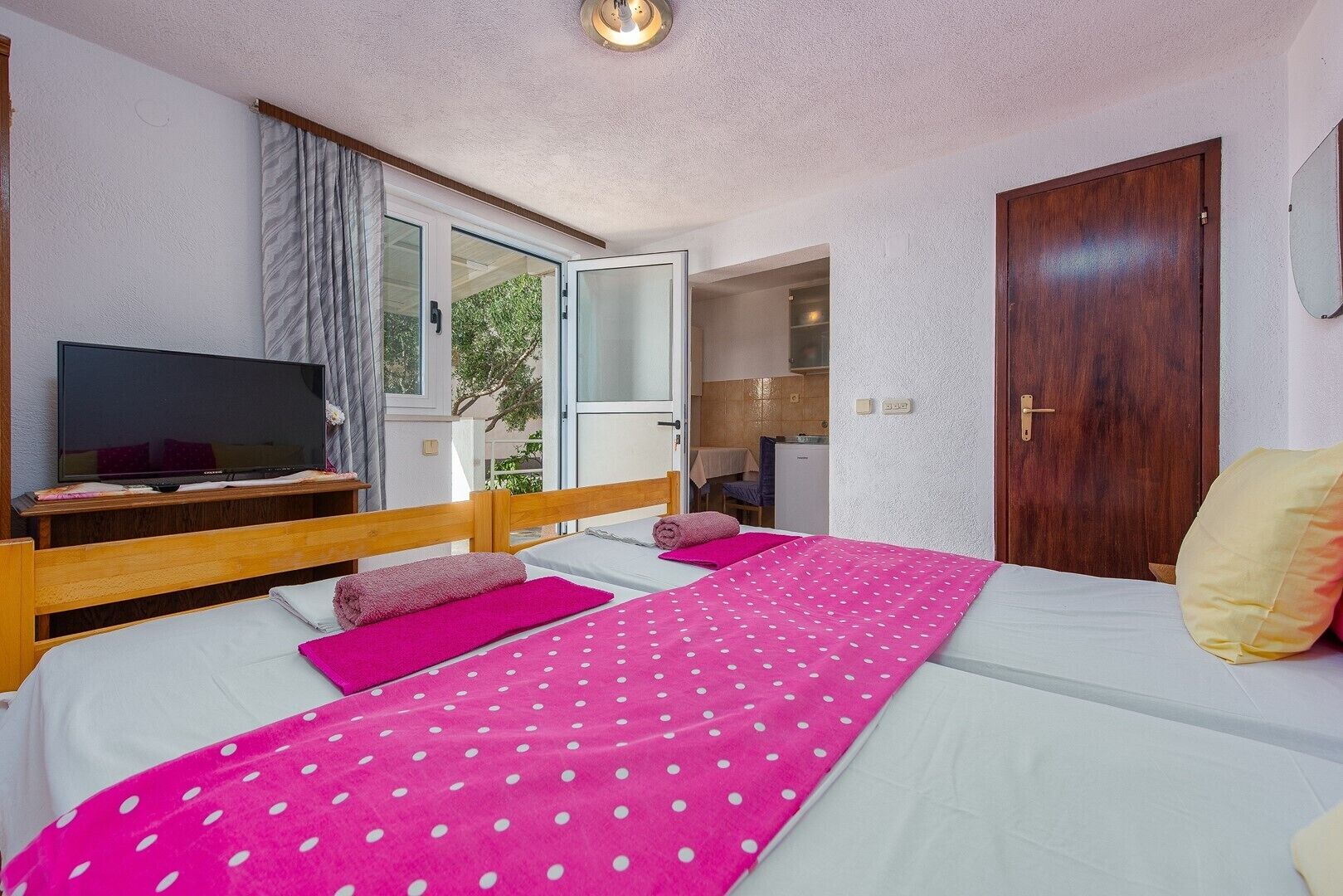 Apartments Lucija / Studio A1 - Okrug Gornji