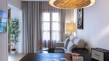 One Bedroom Suite | Área de estar | TV de tela plana