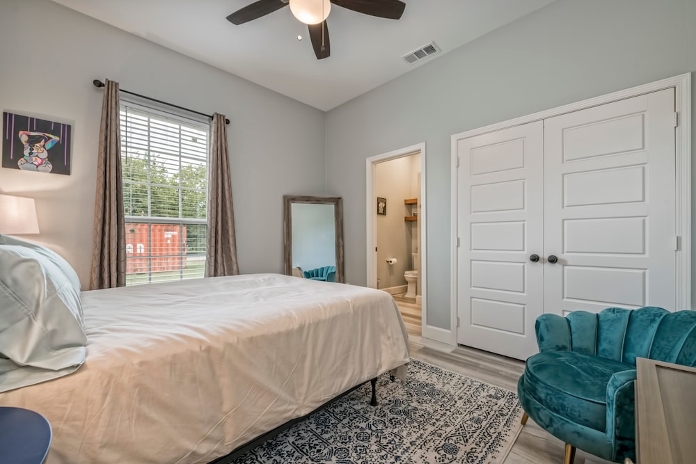 Art House 4 Ensuites Walk Silos Baylor Mclane Fenced Secure Parking - Waco, TX