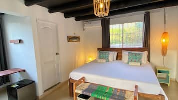 Quarto superior, 1 cama King | Roupas de cama premium, frigobar, individualmente mobiliados