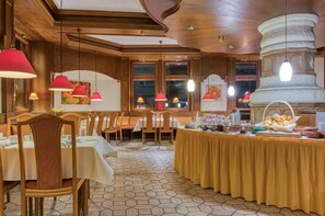 Pequeno-almoço tipo buffet diário (15.9 EUR por pessoa) 