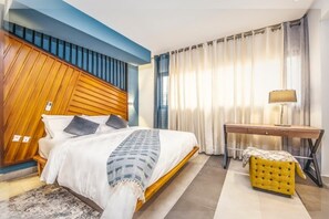 Suíte conforto, 1 quarto | Roupas de cama premium, espaço de trabalho para notebook