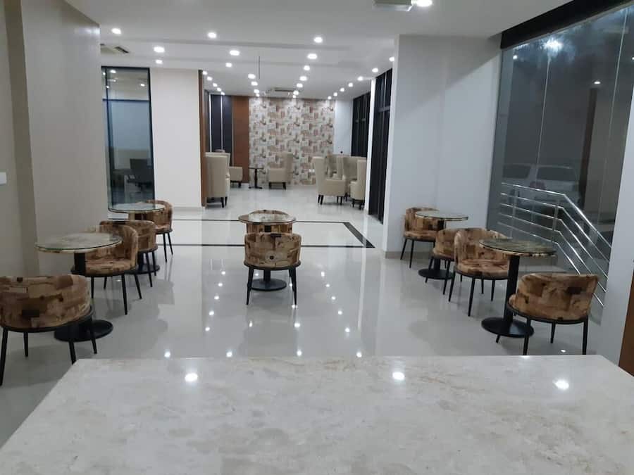 Pequenos-almoços, almoços e jantares servidos