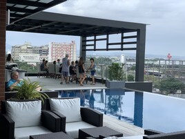 Piscina exterior, da(s) 10:00 à(s) 21:00, espreguiçadeiras 