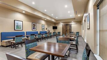 Pequeno-almoço takeaway diário incluído