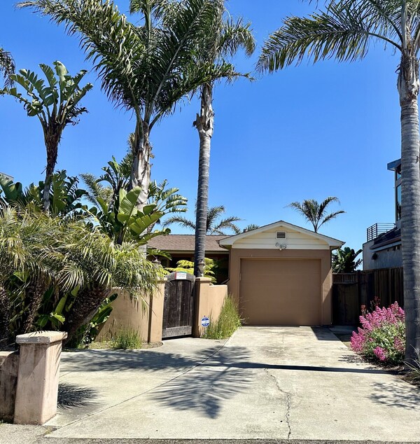 Surf Rider's Ocean Hideaway *Hot Tub* - Capitola, CA