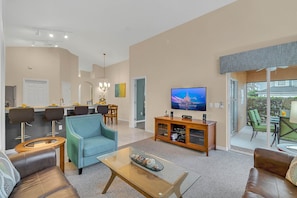 Casa, 4 quartos (3 Bathrooms) | Sala | Televisor de ecrã plano de 60 polegadas com canais por cabo