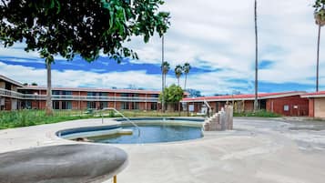 Piscina exterior sazonal