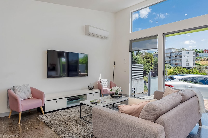 Walk To Salamanca! Lux 3 Bdm House, On-site Parking! - Hobart