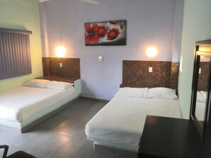 Quarto Duplo Standard, 1 quarto, vista para a piscina | Wi-fi grátis 