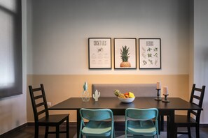 Apartamento, 1 quarto | Refeições no quarto