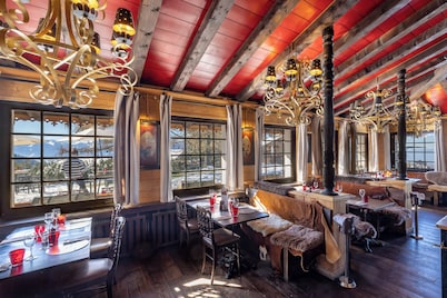 Le Coucou Hotel & Restaurant